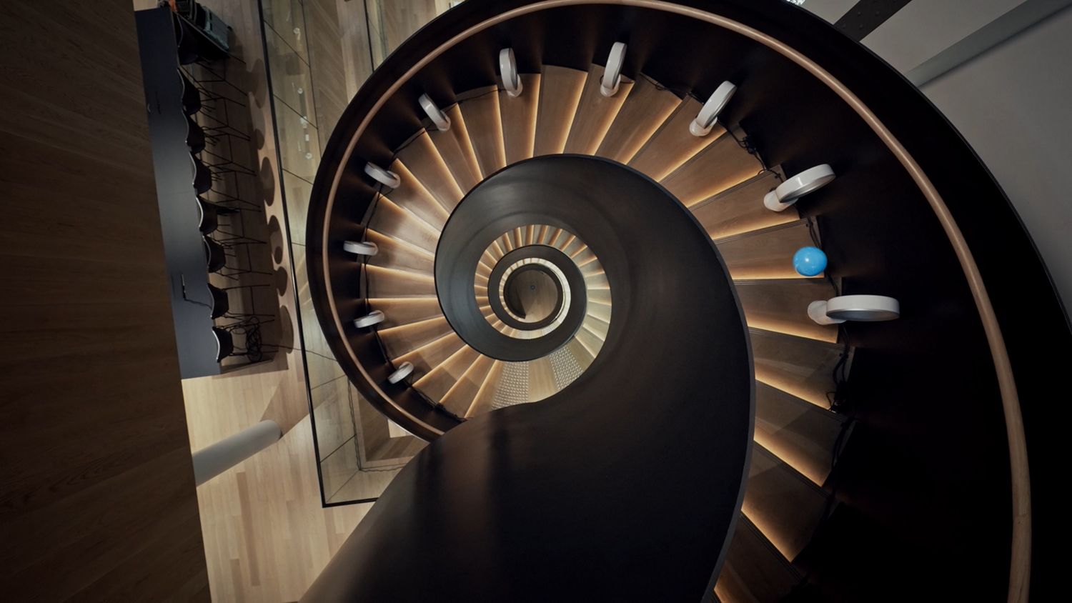 Dyson Revives an Icon: The World’s First-Ever Bladeless Fan Now ...